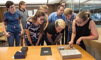 Students in the Archives - Syracuse University Libraries